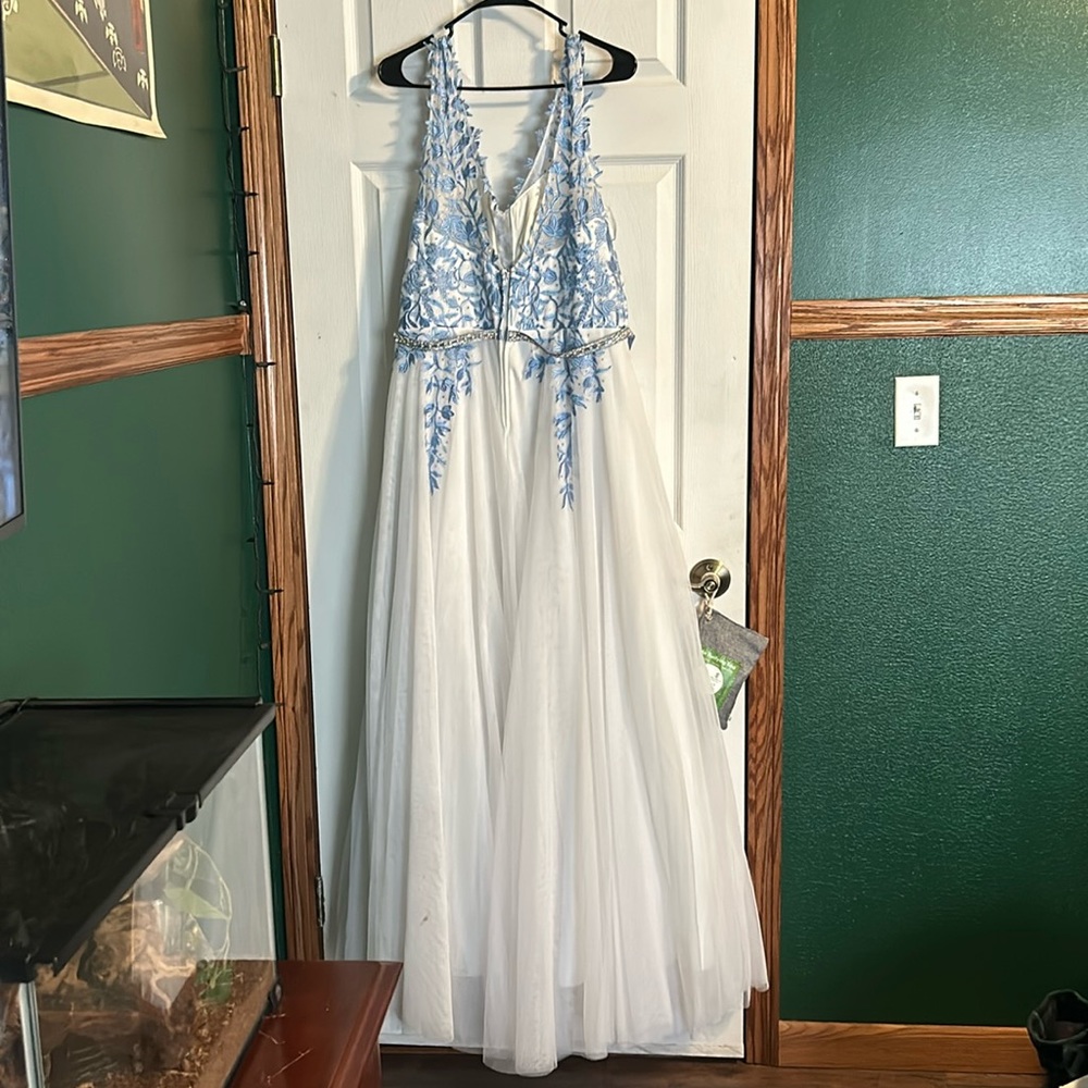 16w Women’s Prom Dress, Wore Once Extremely Comfortab… - Gem